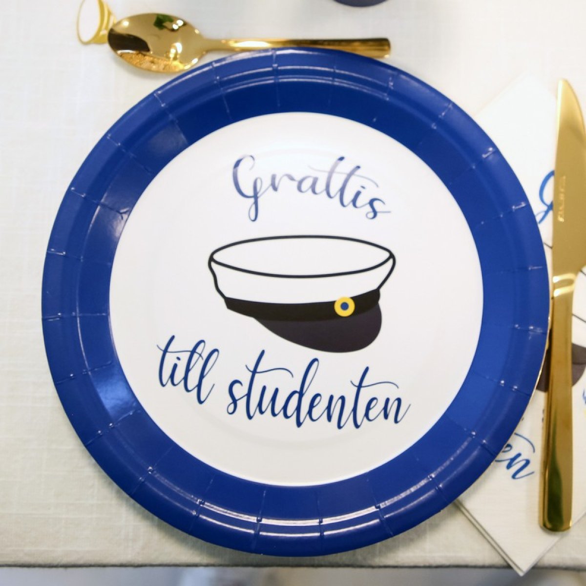 Köp Grattis Till Studenten Papptallrikar Här - Snabb Leverans - Temashop.se
