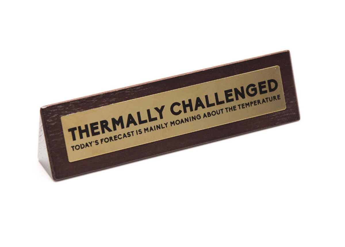 Köp Kontorsskylt - Thermally Challanged Här - Snabb Leverans - Temashop.se